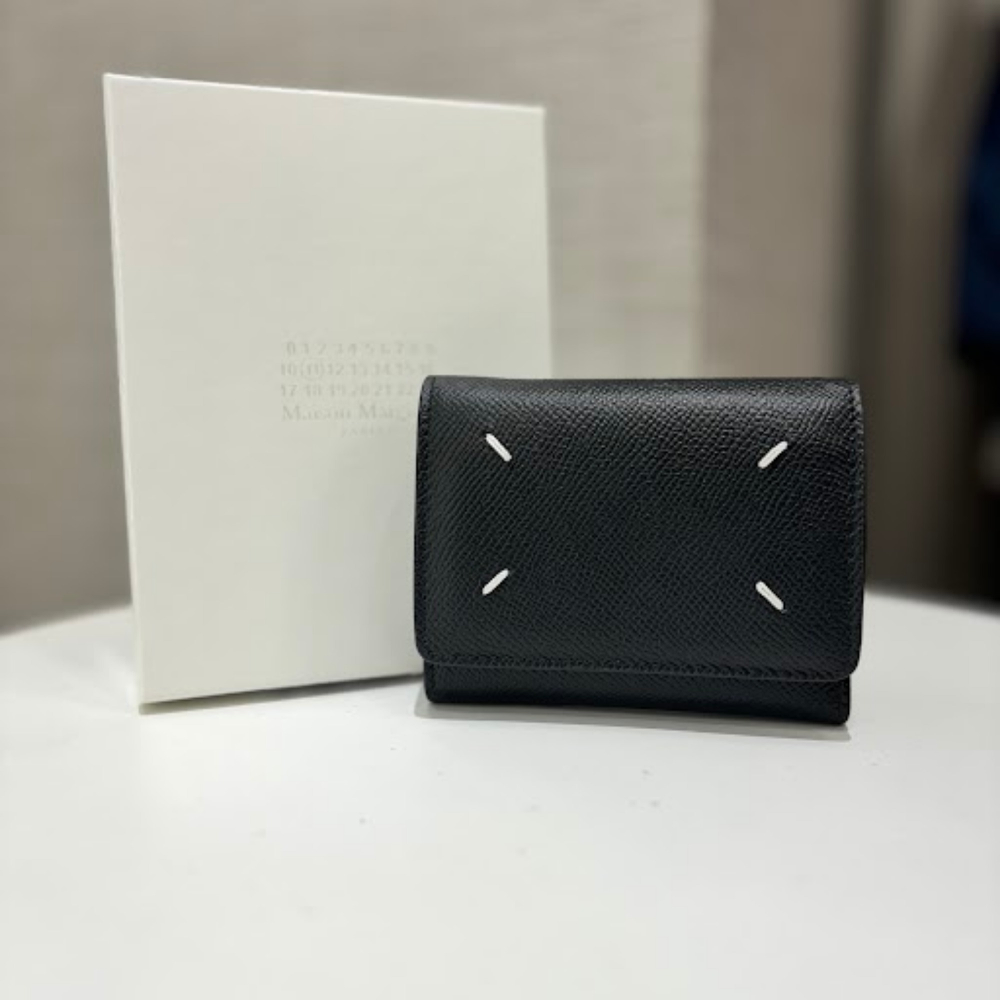 【Maison Margiela/メゾンマルジェラ】より【ジップコンパクトトライフォールド】が買取入荷致しました！！[2023.12.30発行]｜トレファクスタイル八王子店｜洋服・古着の買取と ...