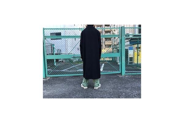COMOLI/コモリより19ssウールギャバダブルブレステッドコート COMOLI/コモリより19ssウールギャバダブルブレステッドコート