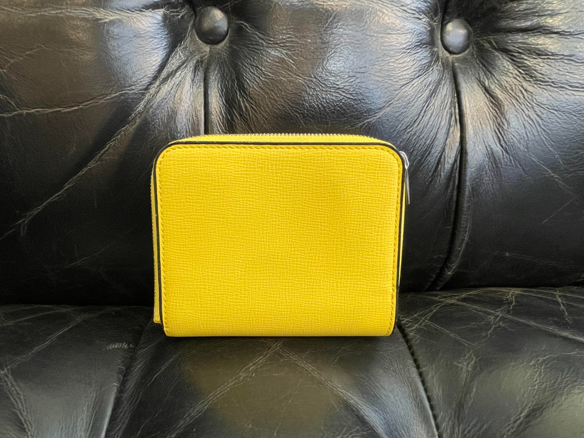 Valextra/ヴァレクストラ】かパース2つ折り財布が買取入荷致し Valextra/ヴァレクストラ】かパース2つ折り財布が買取入荷致し