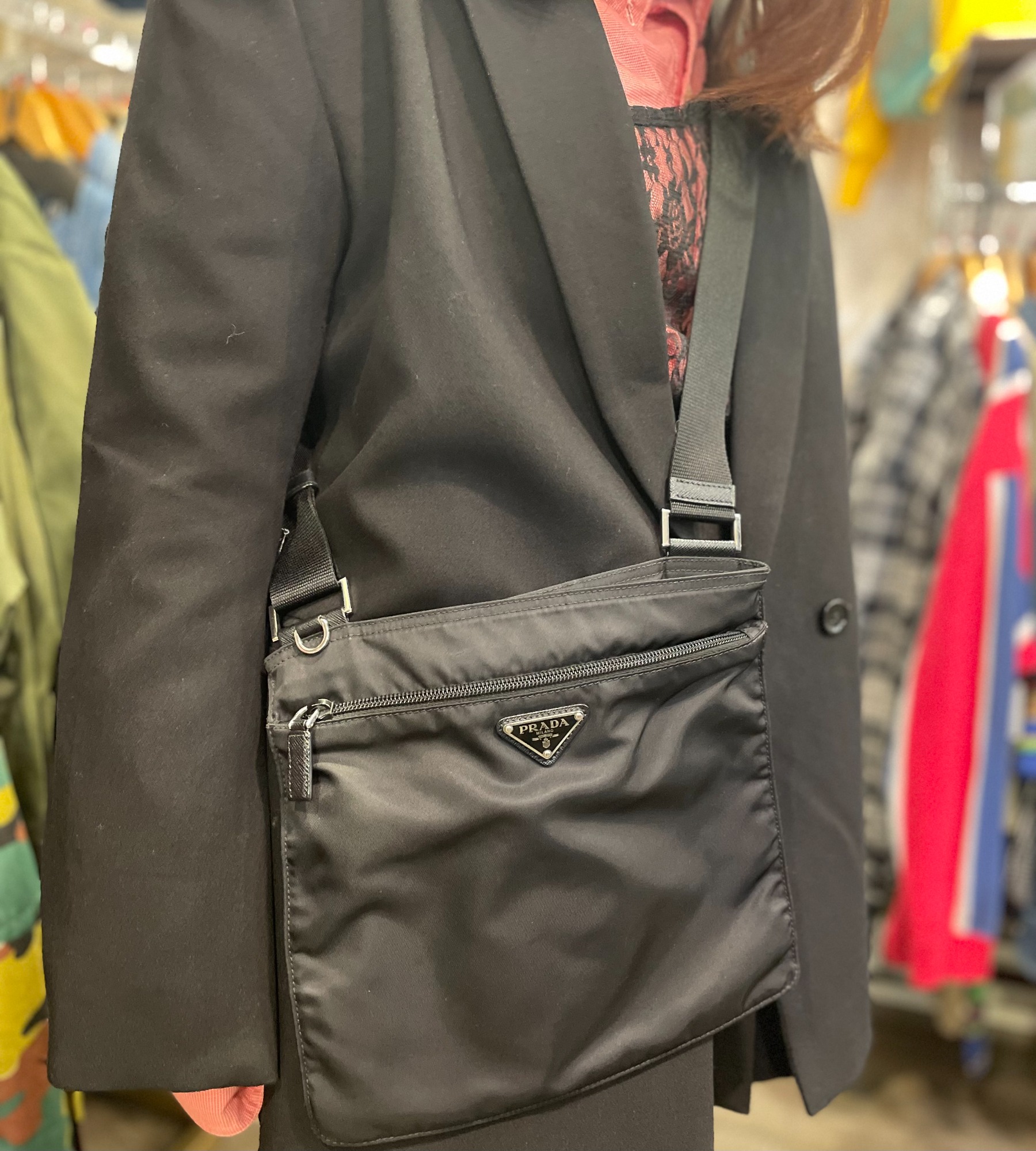 PRADA より ナイロンショルダーバッグ が入荷しましたので紹介 PRADA より ナイロンショルダーバッグ が入荷しましたので紹介