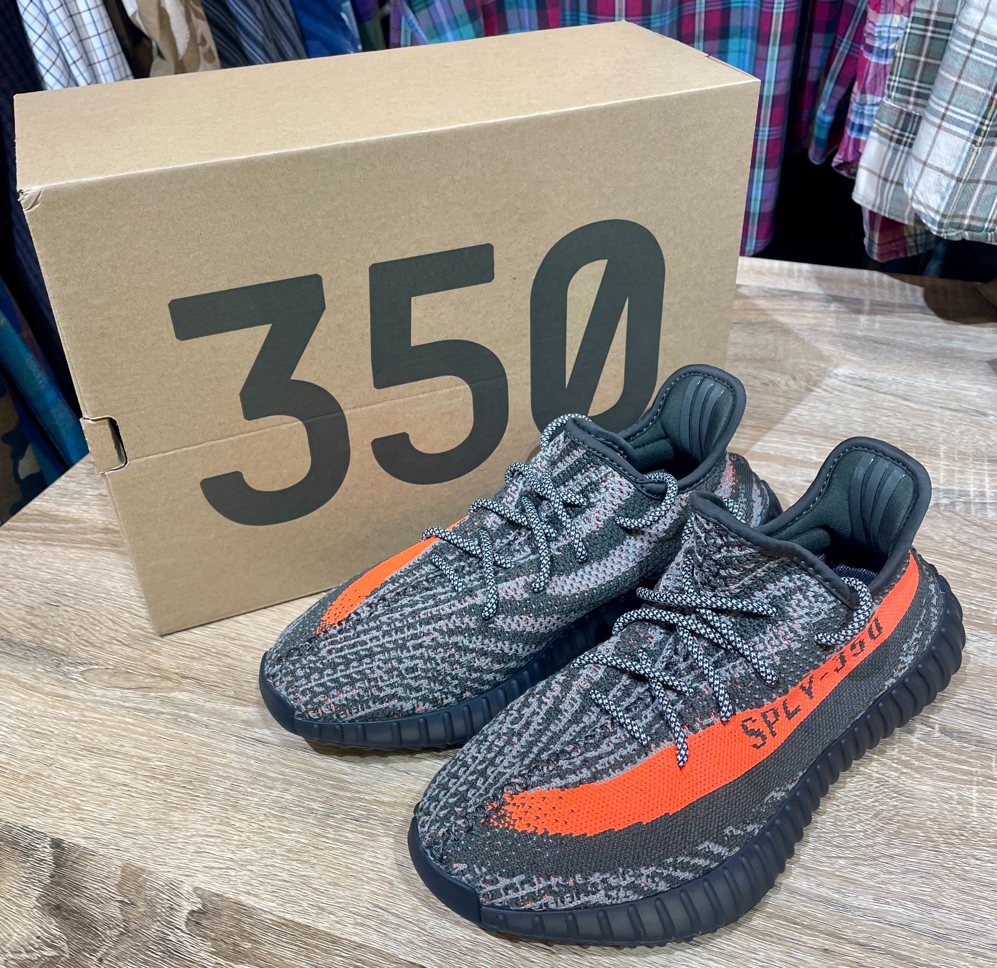 adidasよりYEEZY Boost 350V2 "Carbon Beluga"が入荷いたしました！！[2024.08.28発行]｜トレファクスタイル町田店｜洋服・古着の買取と販売の専門店 ...