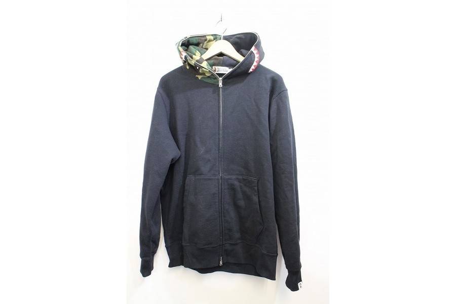 A BATHING APEの大人気シャークパーカーの限定アイテムをお買取 A BATHING APEの大人気シャークパーカーの限定アイテムをお買取