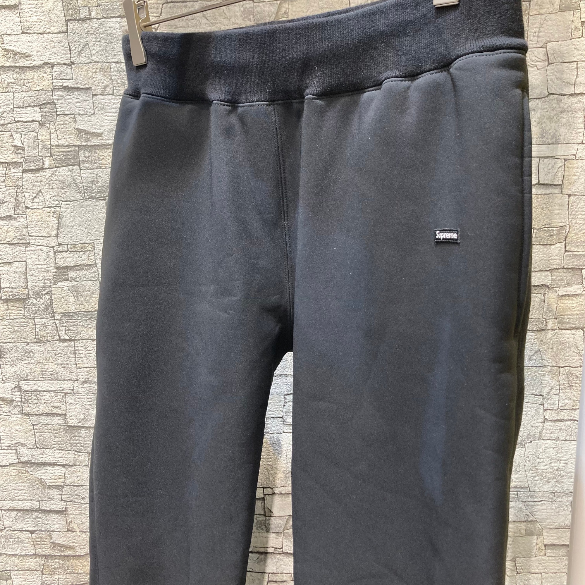 【SUPREME】 WINDSTOPPER Sweatpant [2025.10.10発行]｜トレファクスタイル高崎オーパ店｜洋服・古着の買取 ...